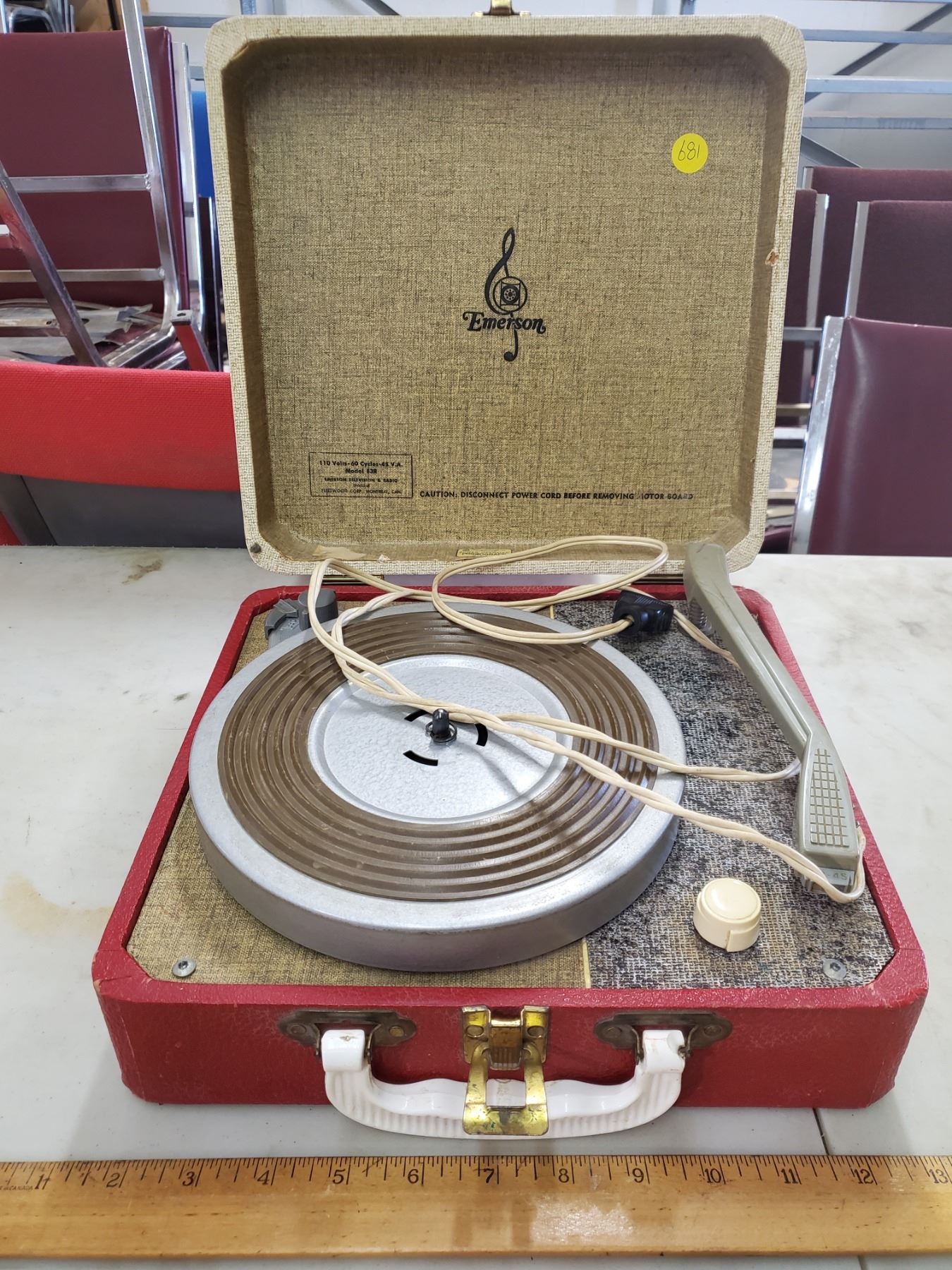 VINTAGE RECORD PLAYER - EMERSON - Schmalz Auctions