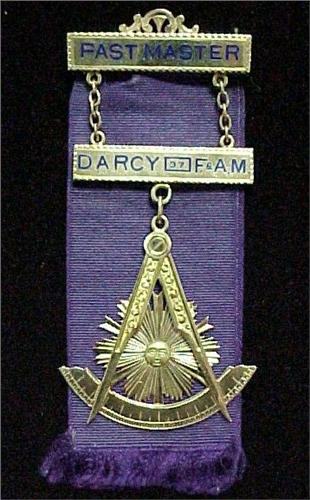14k gold Masonic Past Master medal on p
