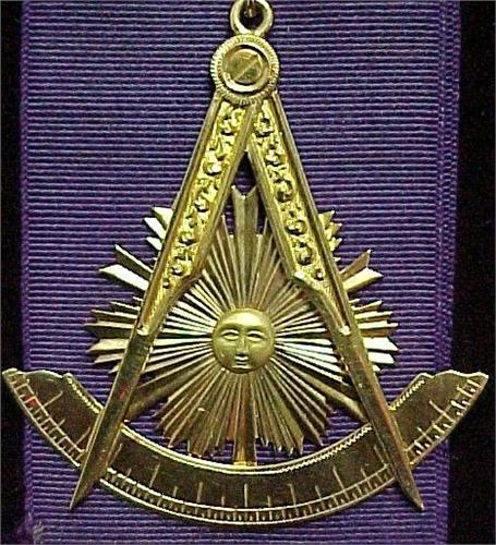 14k gold Masonic Past Master medal on p