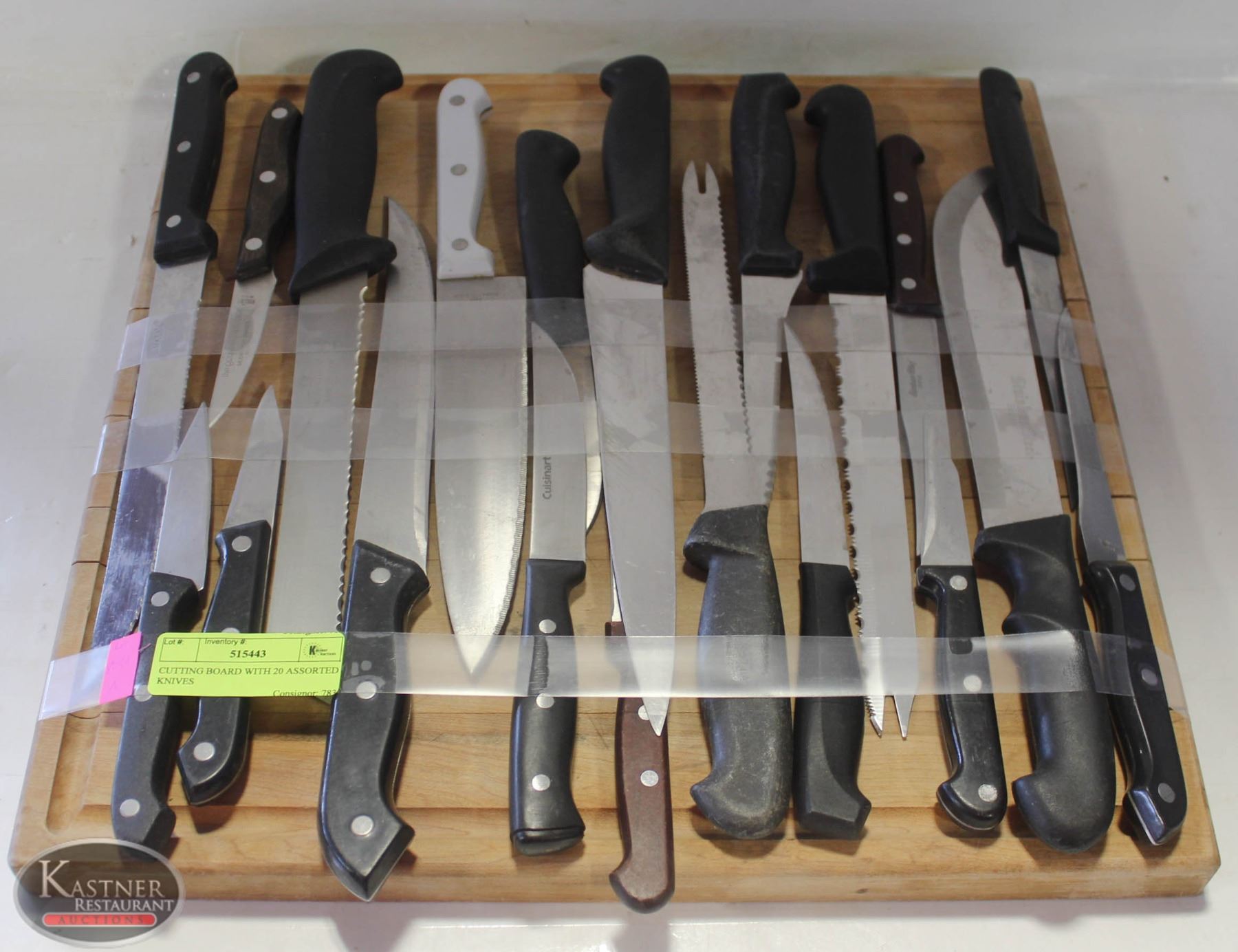 CUTTING BOARD WITH 20 ASSORTED KNIVES