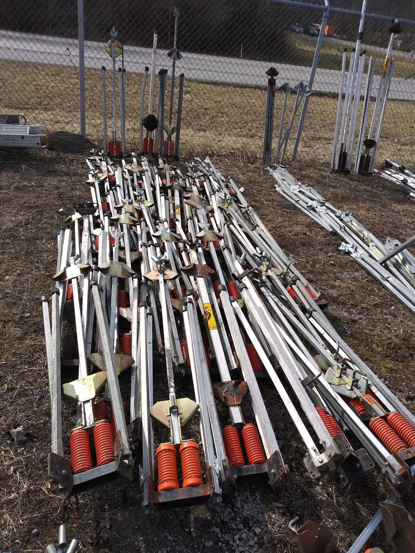 USA-SIGNS X-550 SPRING LOADED SIGN UNITS/ OVER $200.00 EA NEW