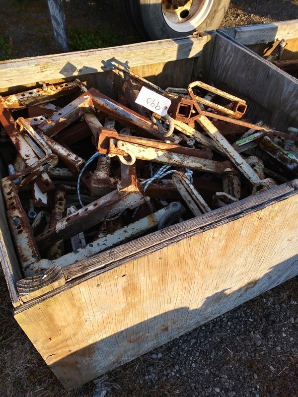 ADJUSTABLE PARAPET HOOKS