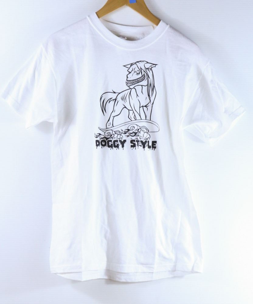 MENS WHITE DOGGY STYLE LOGO TSHIRT SIZE MEDIUM