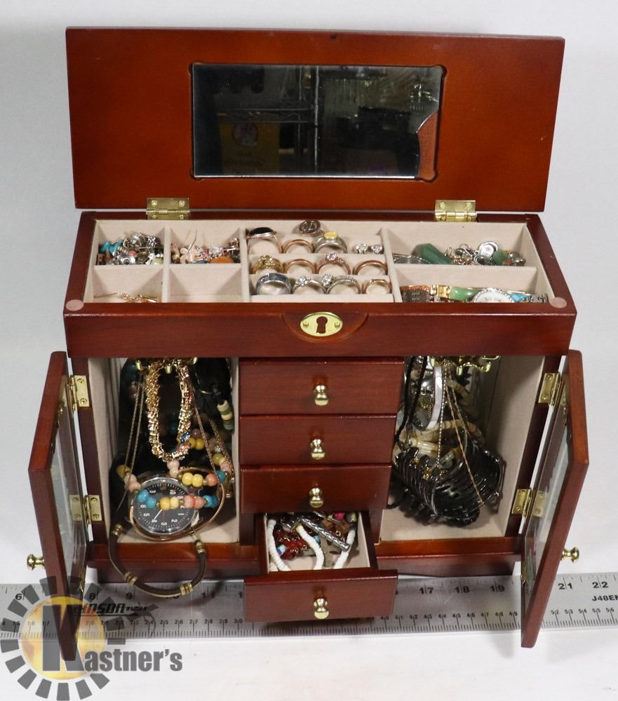 JEWELRY BOX FULL OF JEWELRY INCL NATURAL