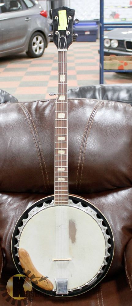 VINTAGE 5 STRING BANJO.
