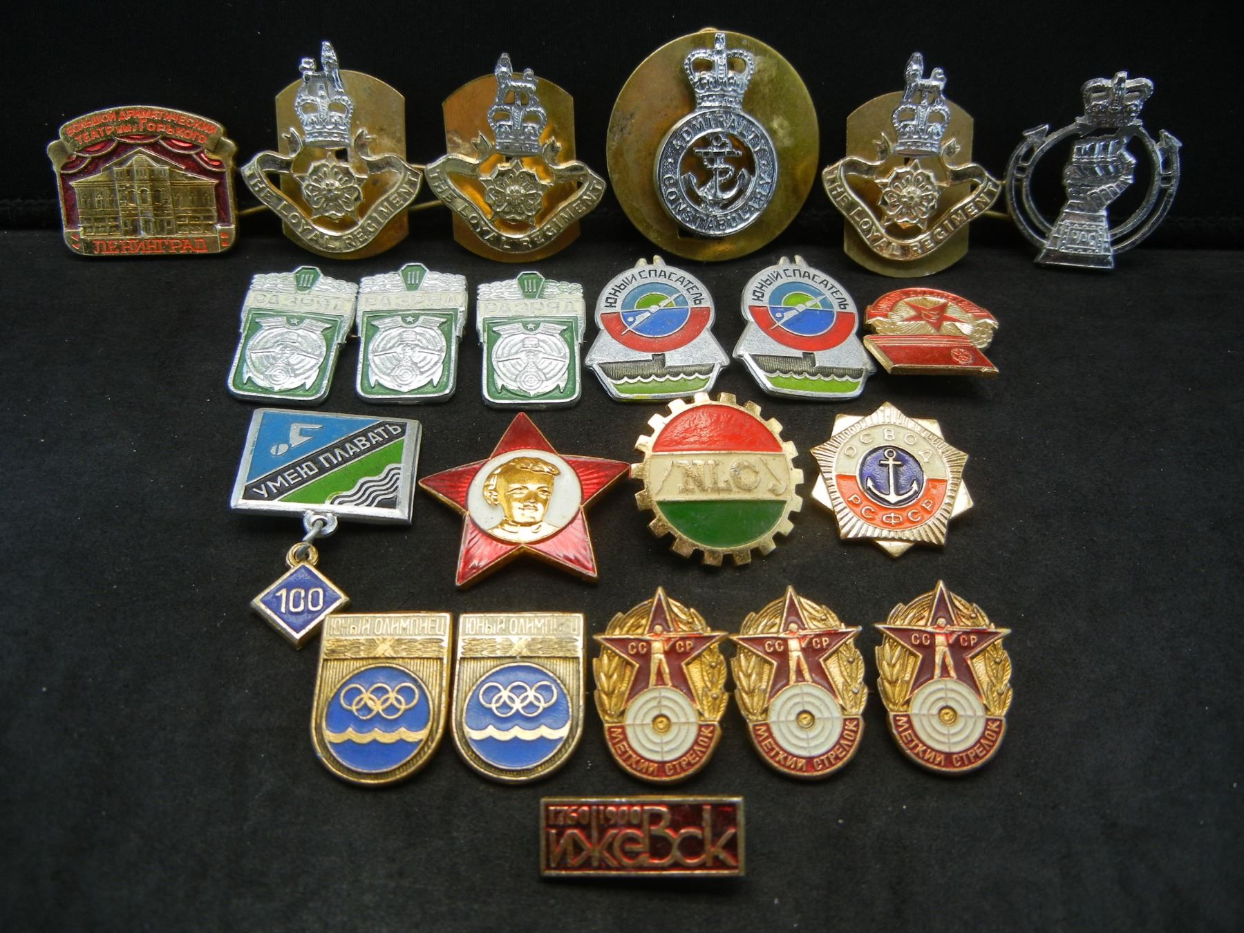 Bag of Soviet and British military medals/pins