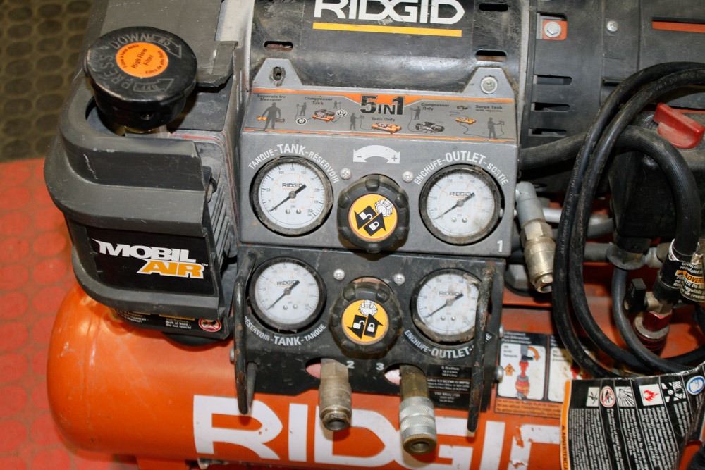 RIDGID 5 GALLON AIR COMPRESSOR