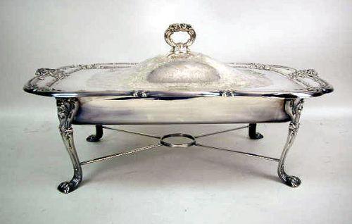 A SILVER PLATED RECTANGULAR COVERED FOOTED CHAFING DISH