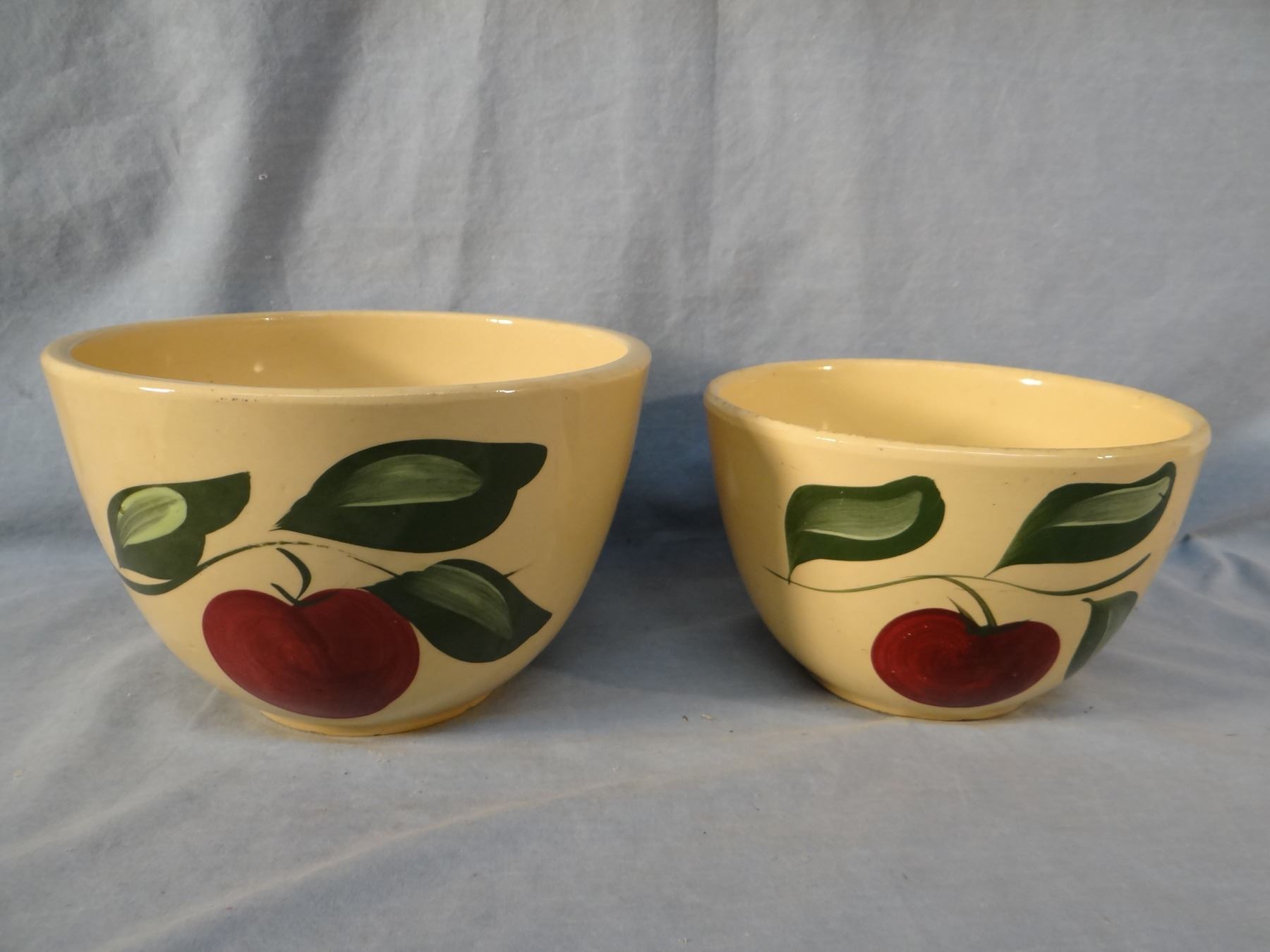 6 pcs: Watt Ware apple pattern bowls, 5" each and 2 bowls, 7" and 8 ...
