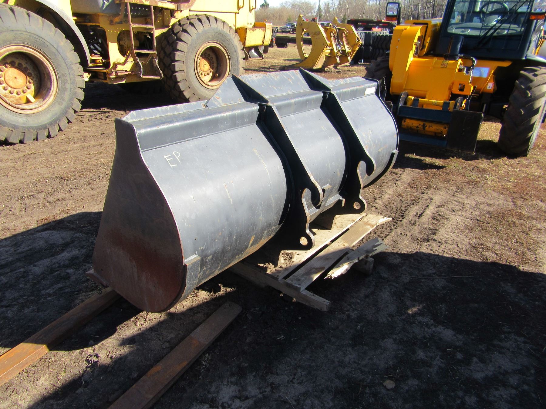 JCB 524-50 TELEHANDLER C/W FORKS, SMOOTH BUCKET & HYDRAULIC BOBCAT ...