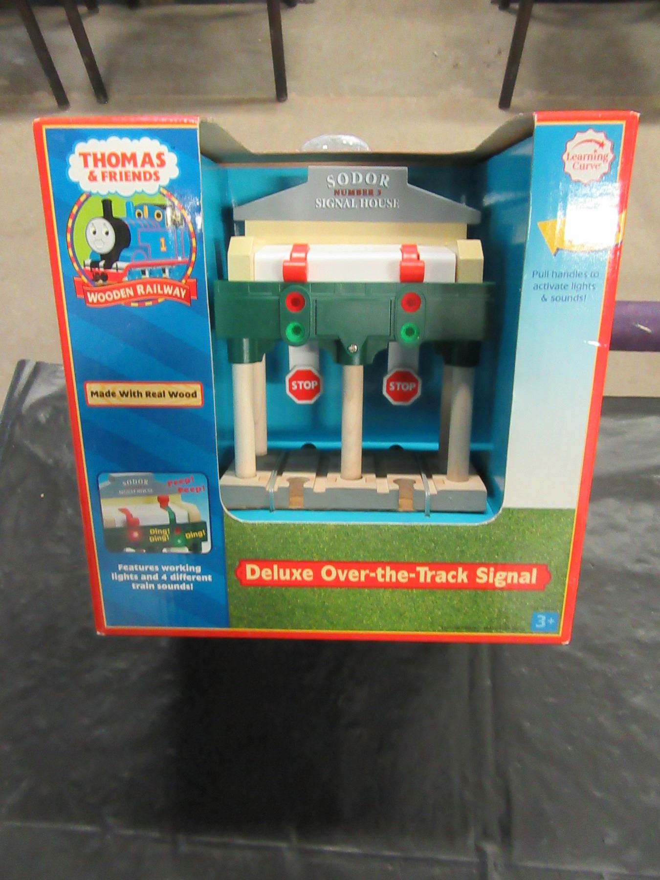 ESTATE - THOMAS & FRIENDS DELUXE OVER THE TRACK SIGNAL IN ORIGINAL BOX
