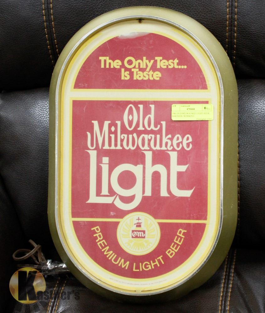 1981 OLD MILWAUKEE LIGHT BEER BAR ILLUMINATED SIGN