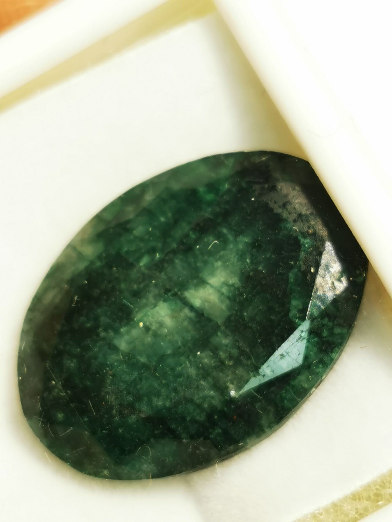 GENUINE EMERALD(18CT) GEMSTONE