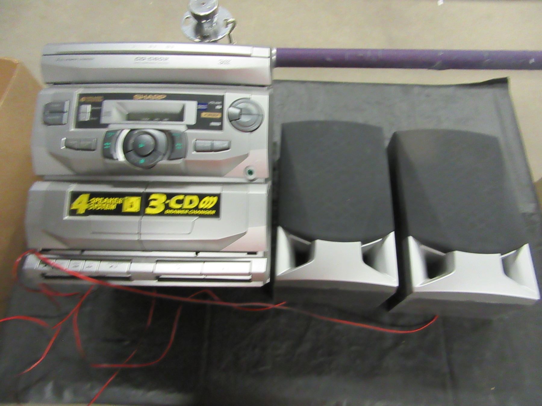 ESTATE - SHARP BOOKSHELF STEREO WITH 2 SPEAKERS (CD/RADIO/CASSETTE)