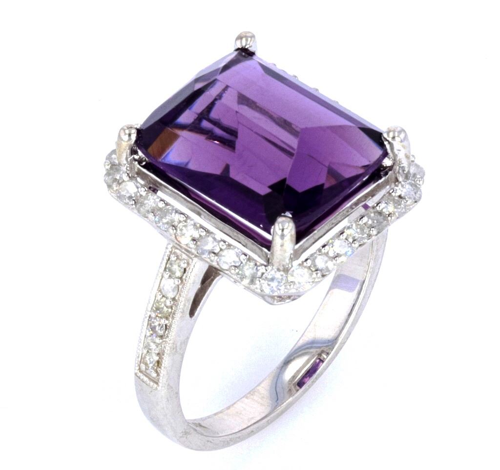 Amethyst & Diamond Classic 14K Gold Ring