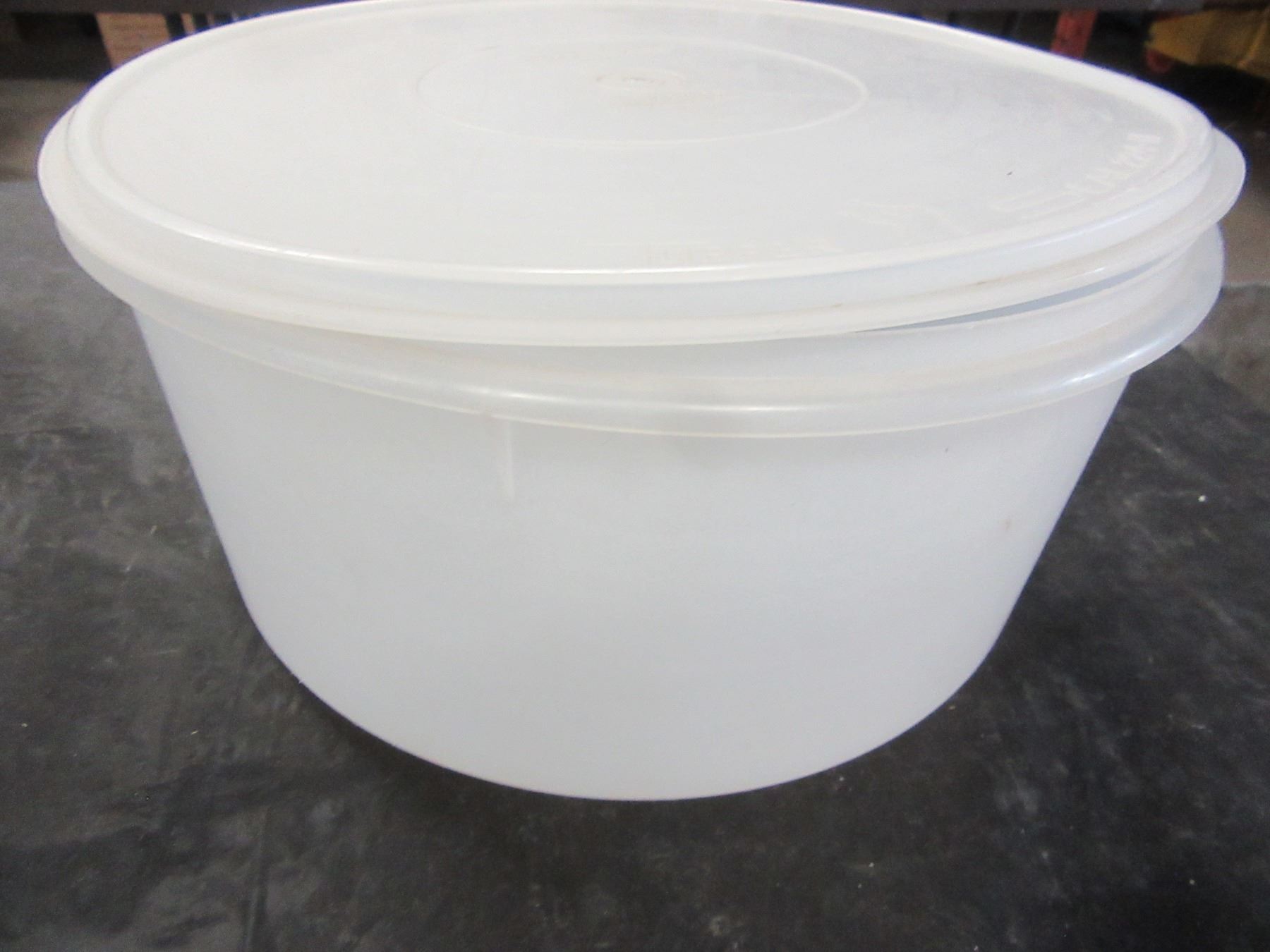 TUPPERWARE PLASTIC CAKE SAVER CONTAINER