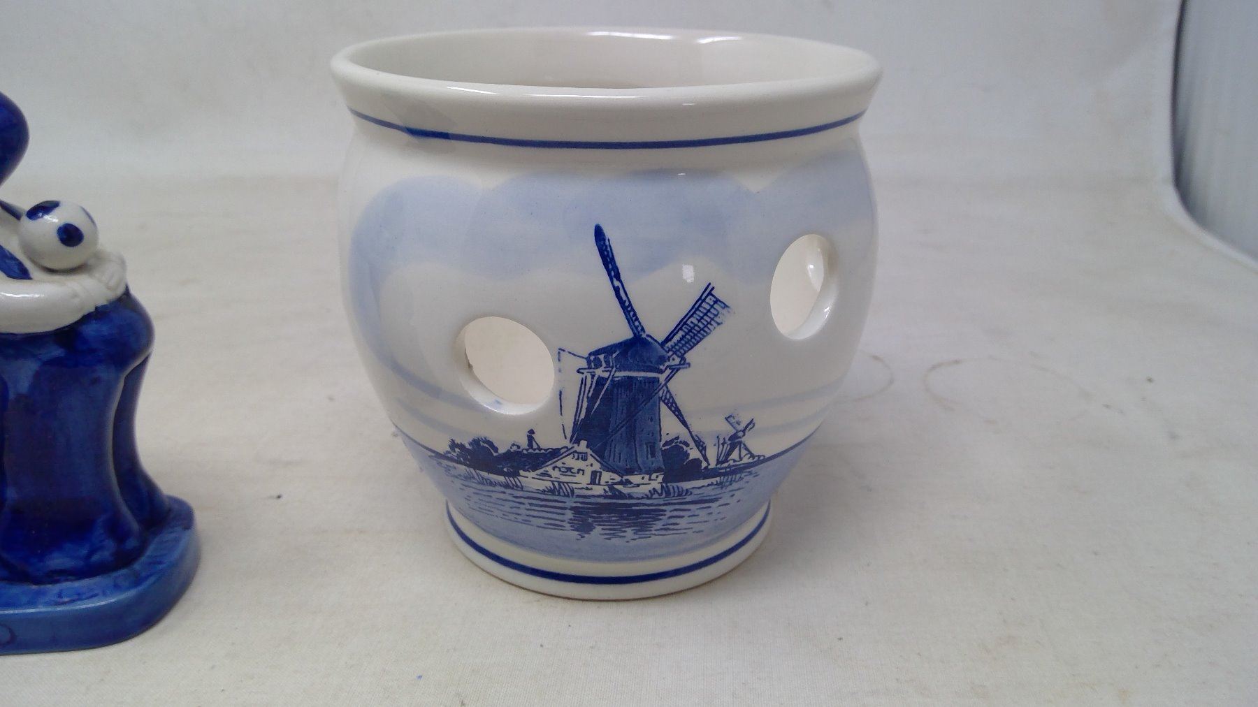 Hand Painted Delft Spring Bulb Pot & Kissing Couple Art Deco - Schmalz ...