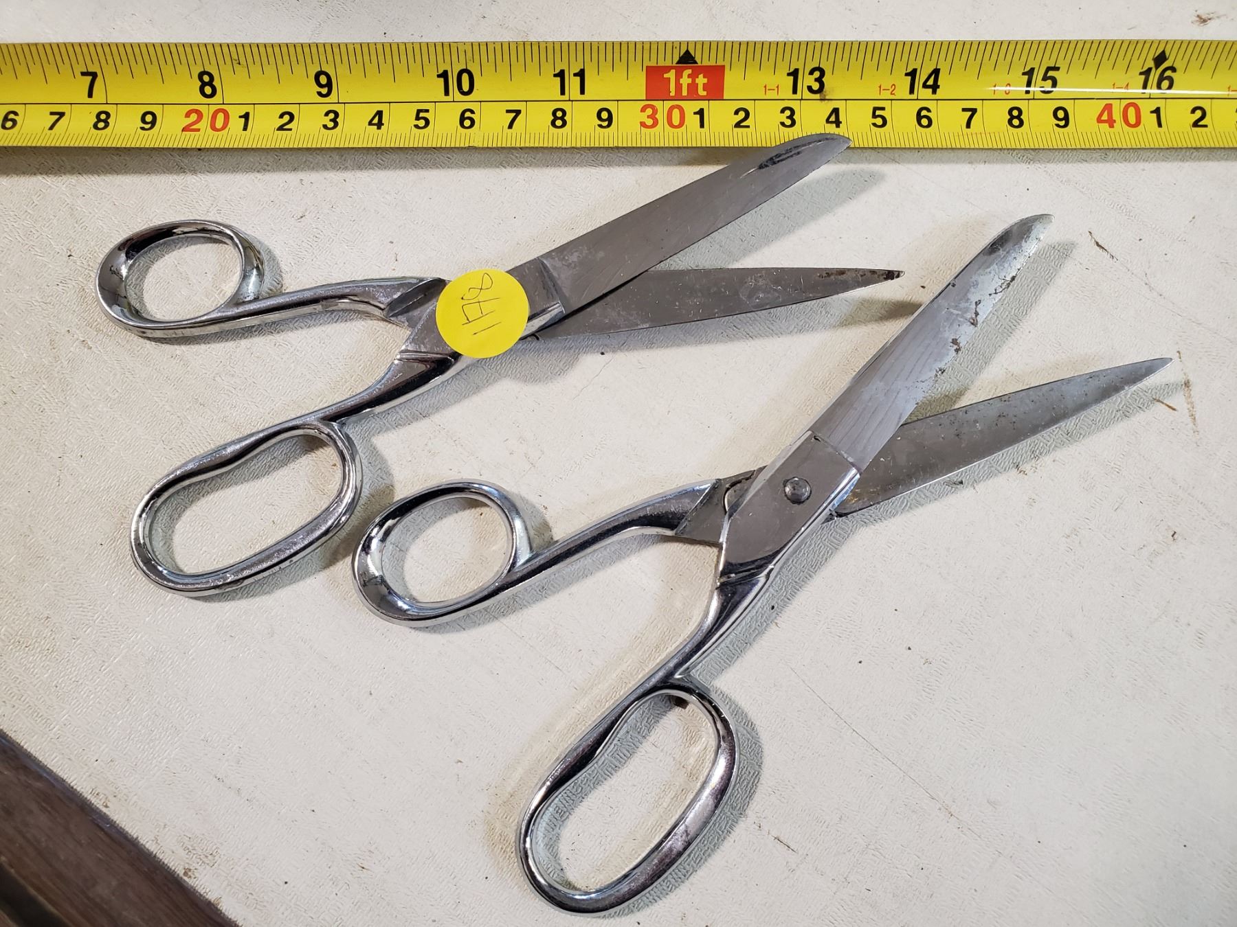 PAIR OF SCISSORS