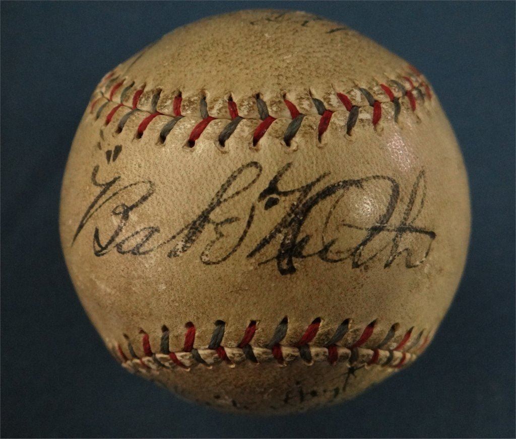 BABE RUTH YANKEE AUTOGRAPHED BASEBALL.