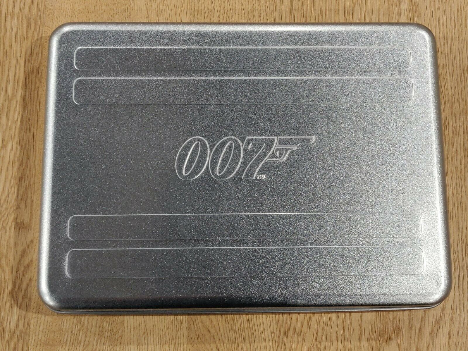 JAMES BOND 007 ROYAL MAIL LIMITED EDITION PRESTIGE STAMP BOOK.