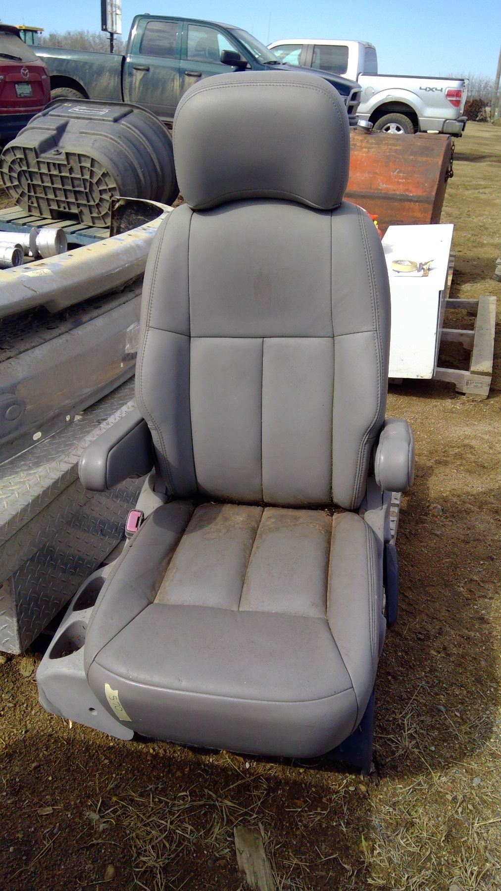 FORD F350 DRIVERS SEAT - Schmalz Auctions