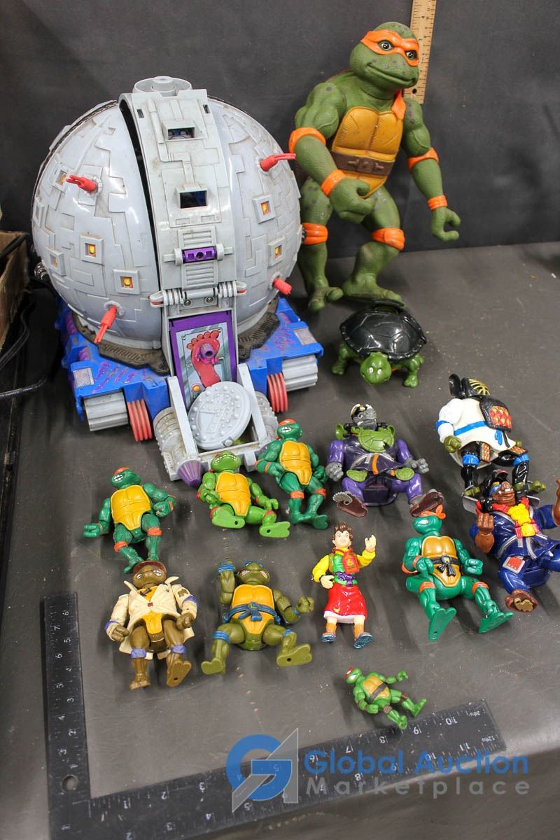 Teenage Mutant Ninja Turtles - Large Mikey Figure, Techno Drone and Figures