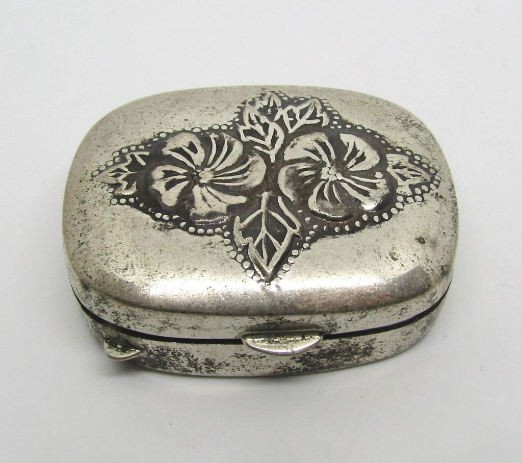 MERVYN'S STERLING SILVER TRINKET PILL BOX SIGNED