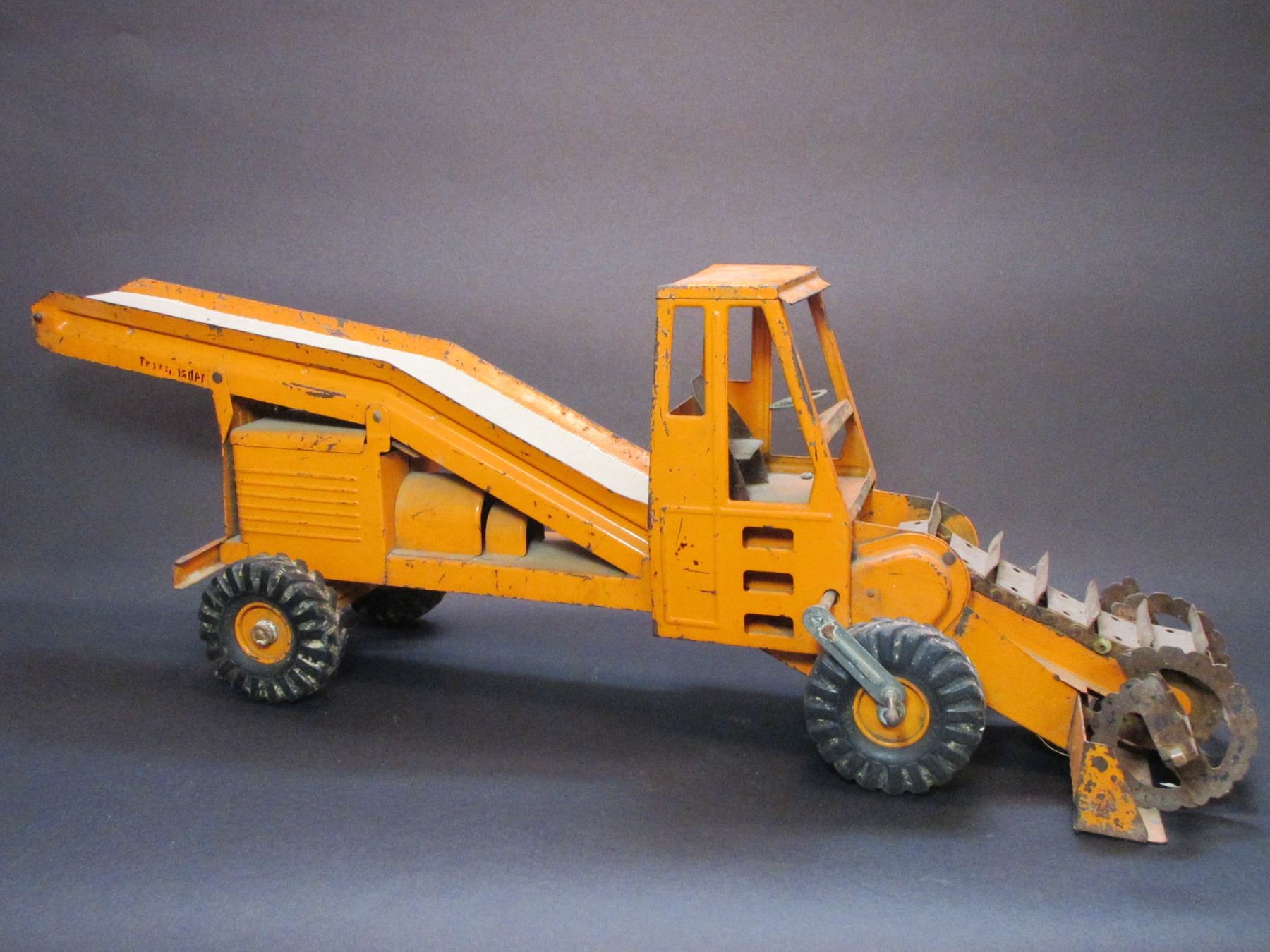 Metal Adams Travel Loader- 30"L X 8"W X 10.5"H