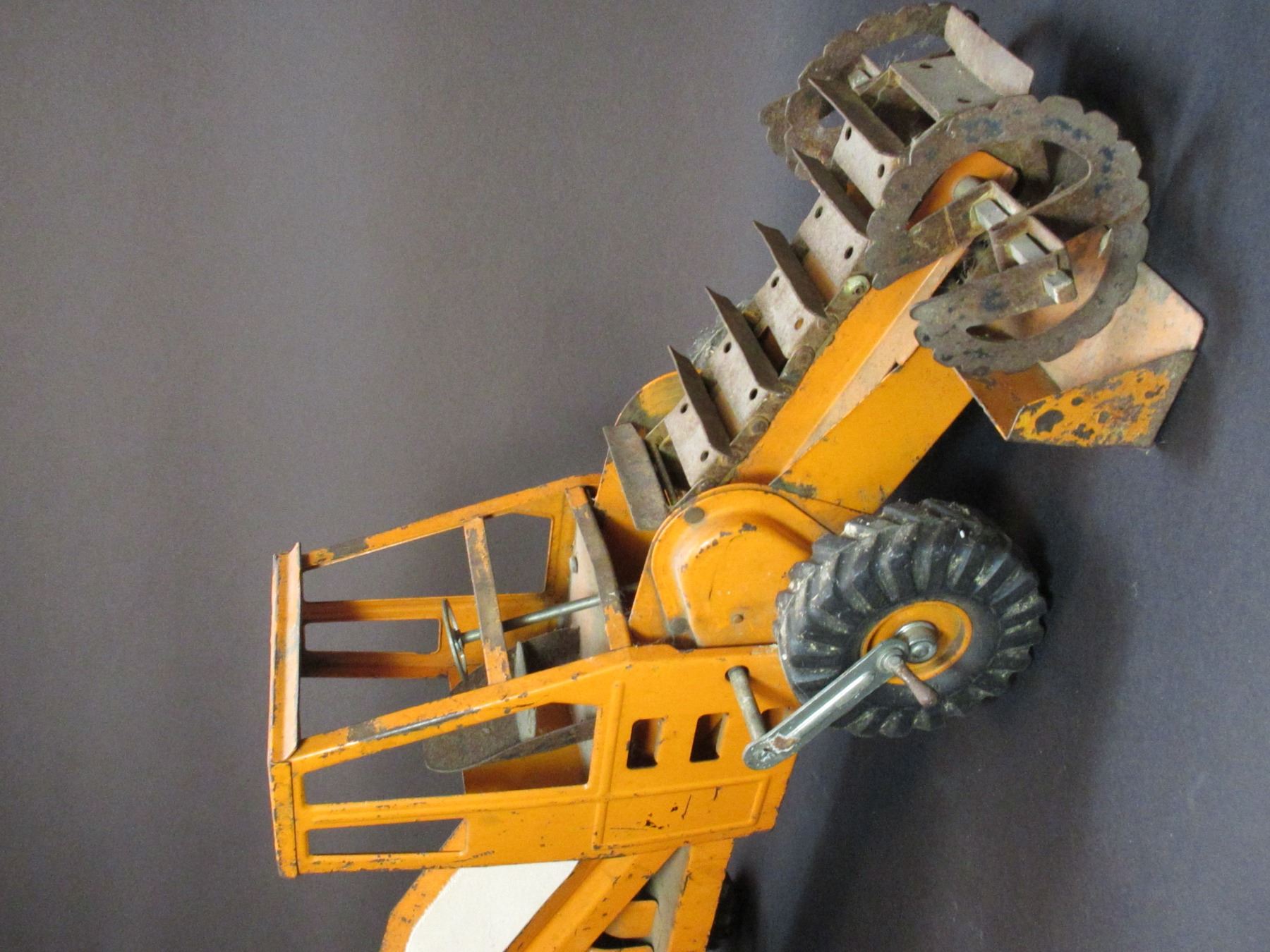 Metal Adams Travel Loader- 30"L X 8"W X 10.5"H