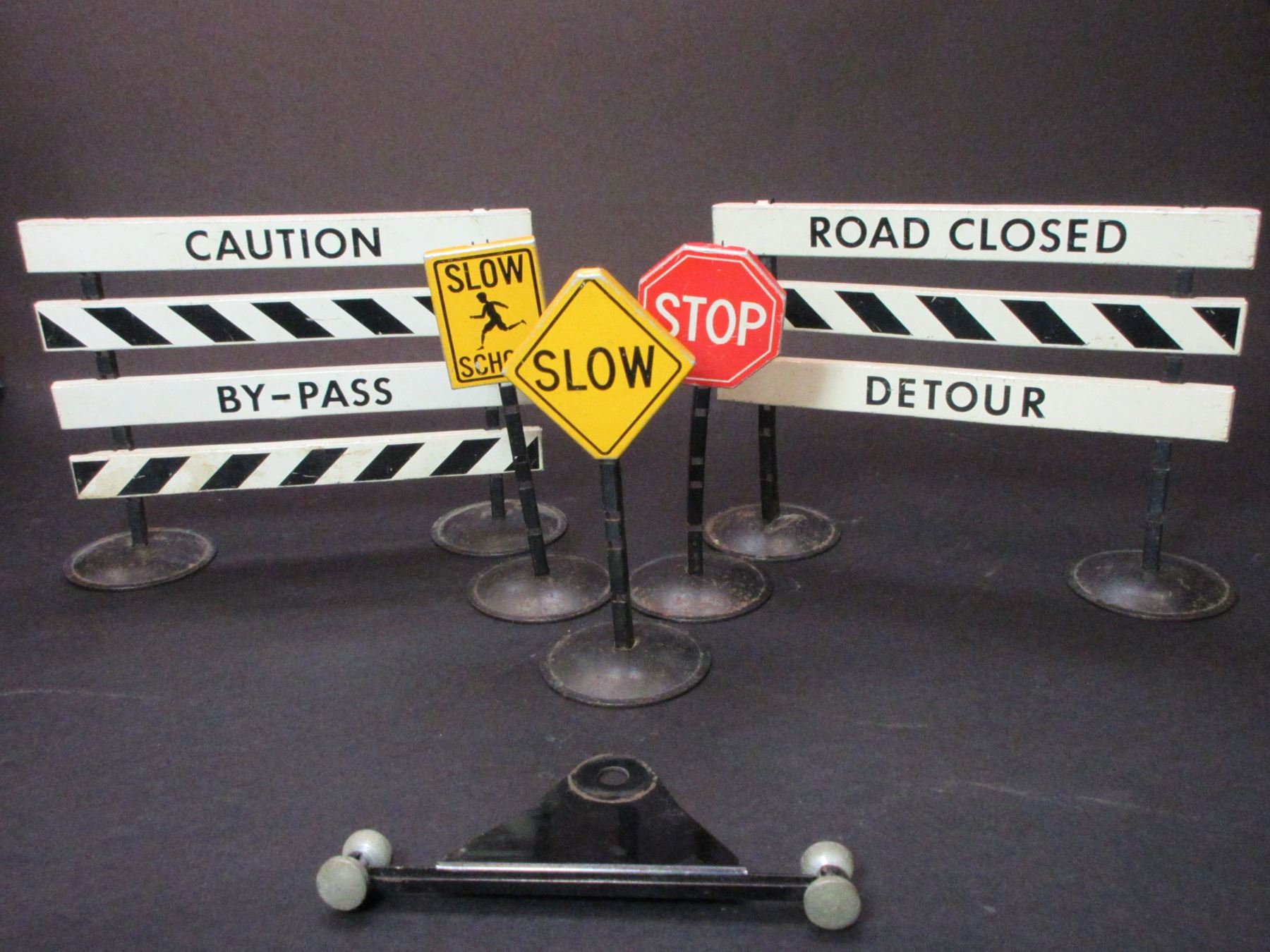 5 Piece Tonka State Hi-Way Dept Set- 5 Road Signs