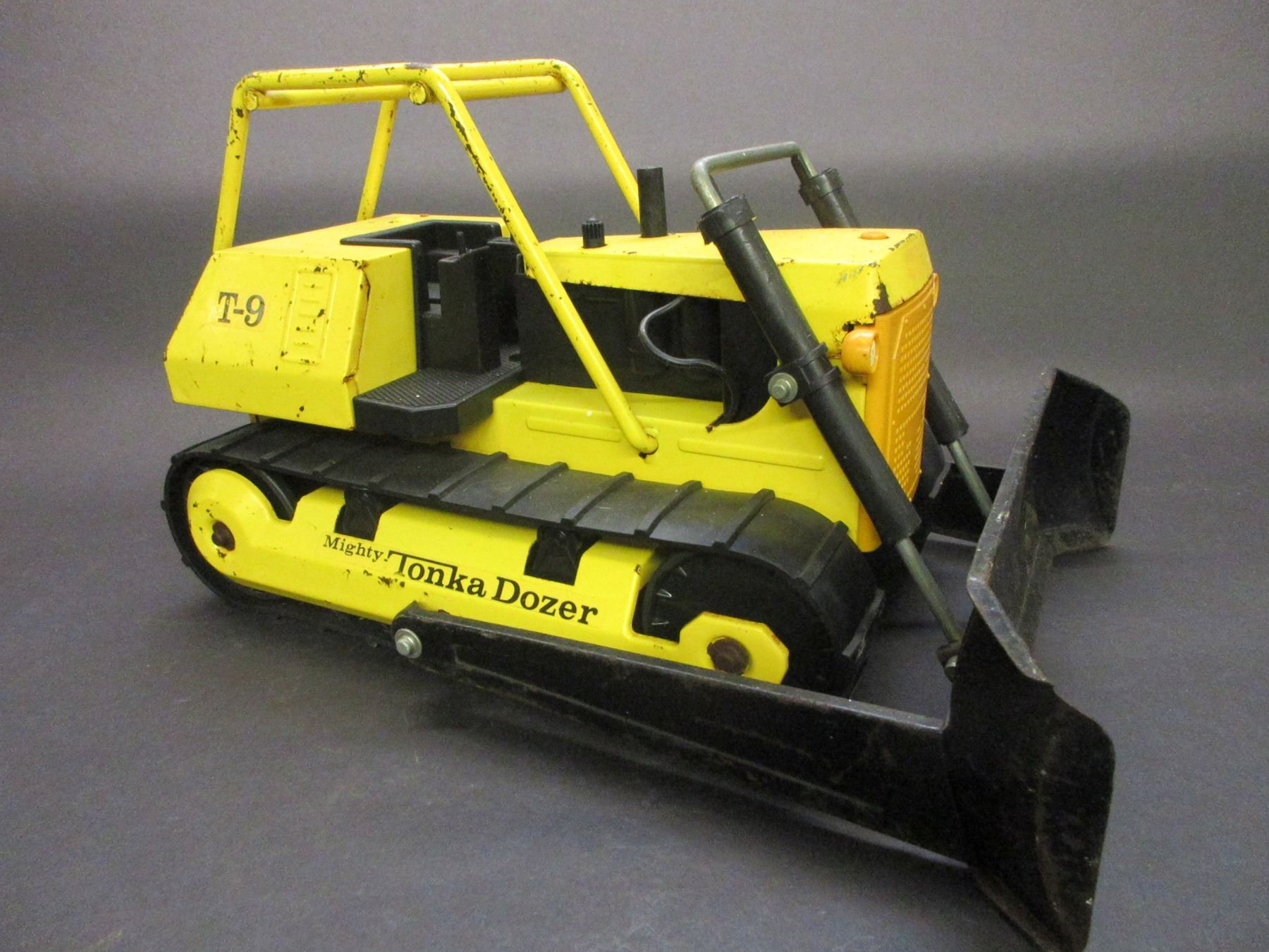 Mighty Tonka T-9 Dozer- 17"L X 11.5"W X 9.5"H