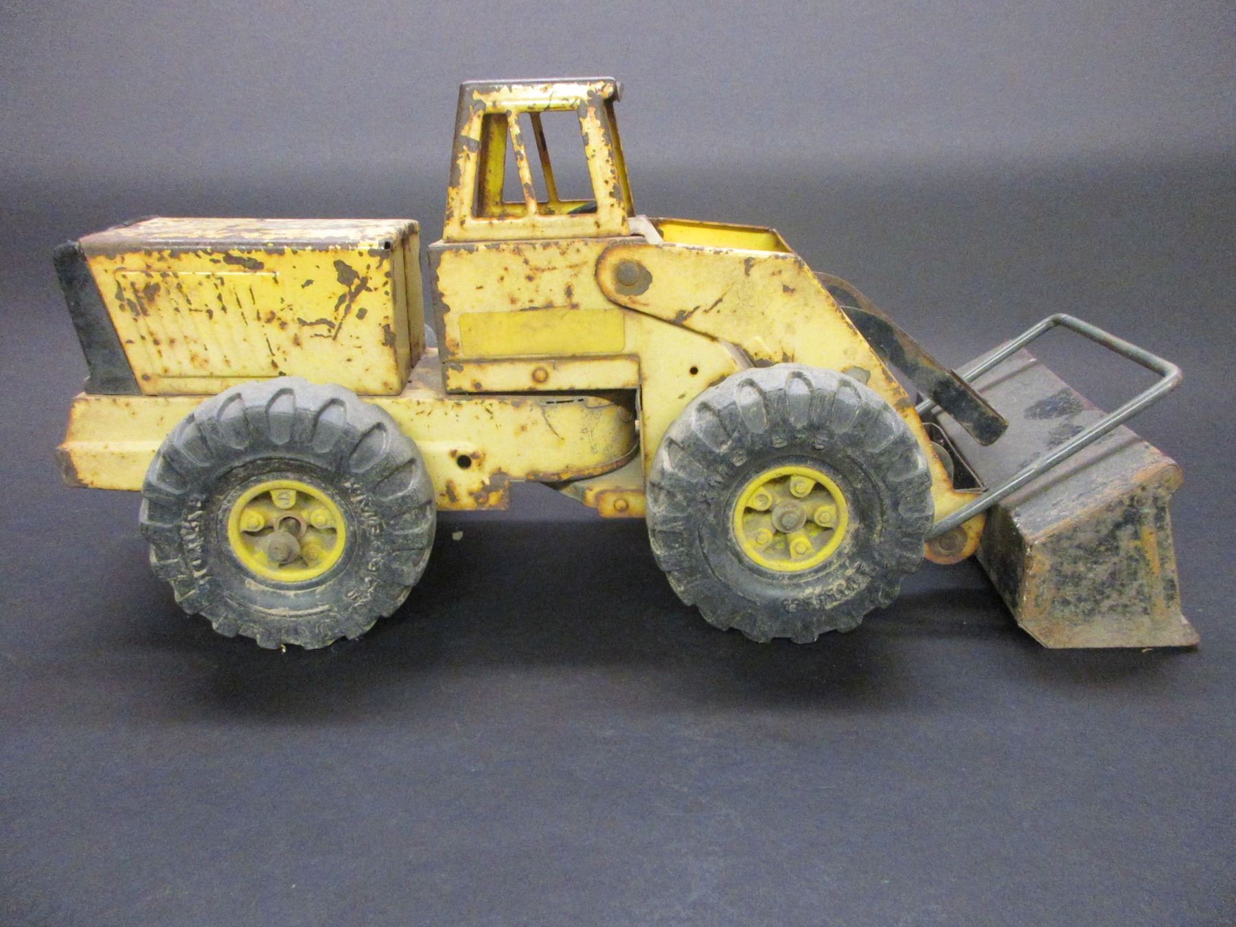 Tonka Articulating Front End Loader- 20"L X 8"W X 9.25"H