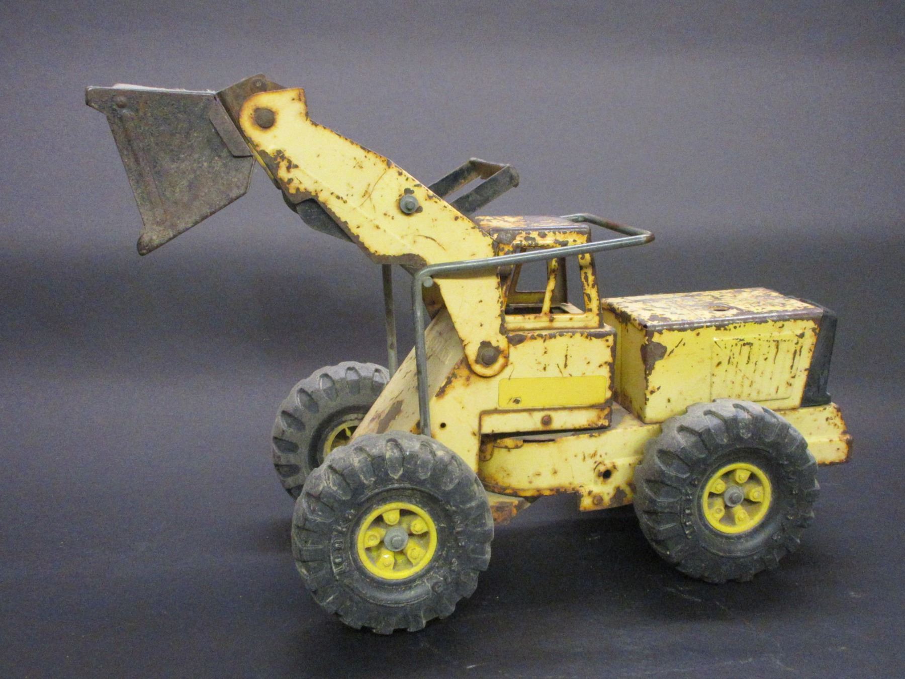 Tonka Articulating Front End Loader- 20"L X 8"W X 9.25"H