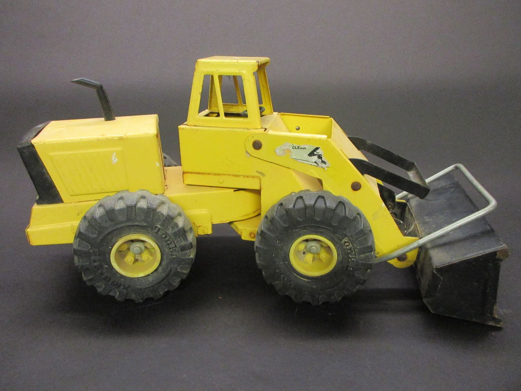 Tonka Articulating Front End Loader- 20"L X 8"W X 9.5"H