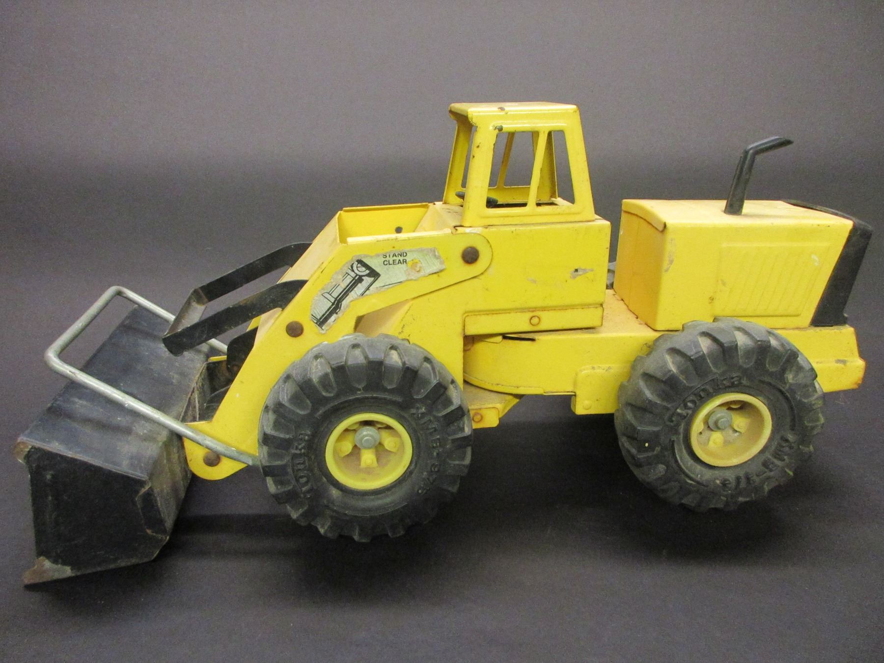 Tonka Articulating Front End Loader- 20"L X 8"W X 9.5"H