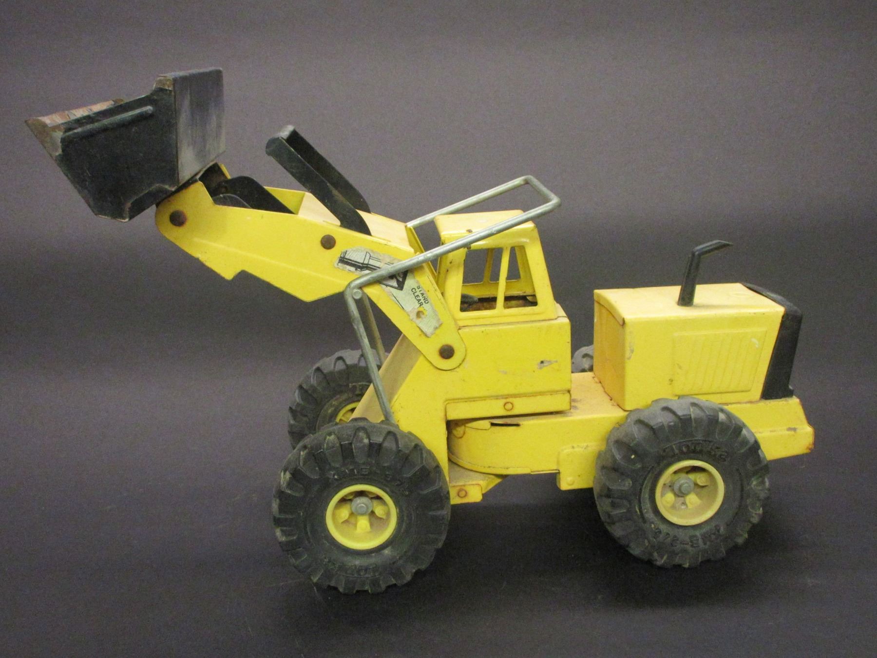 Tonka Articulating Front End Loader- 20"L X 8"W X 9.5"H