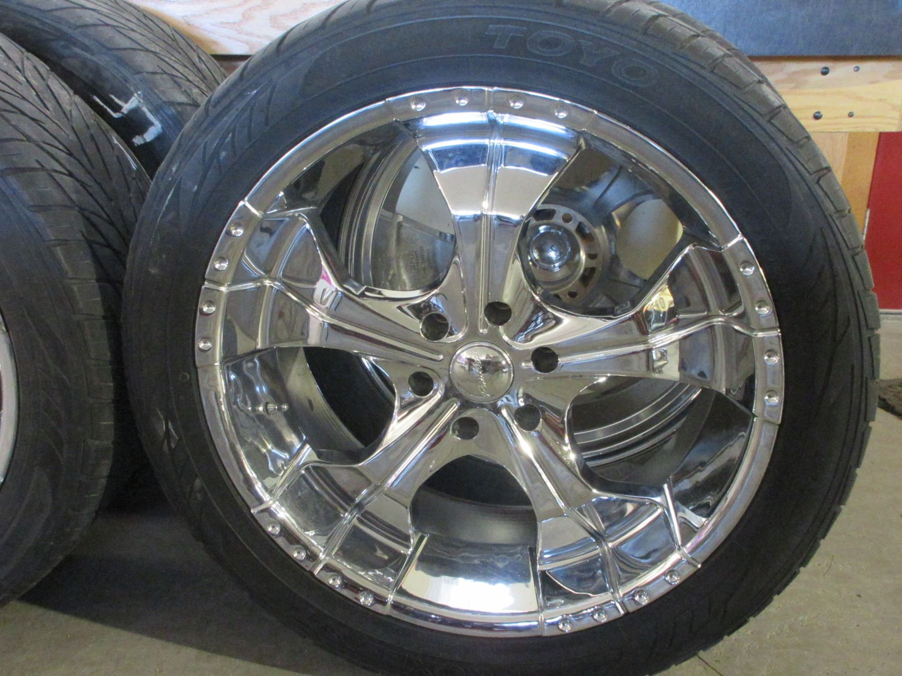 4 Toyo 305140R22 Tires- 4 Panther 6 Hole Wheels- EMR Product #2809522