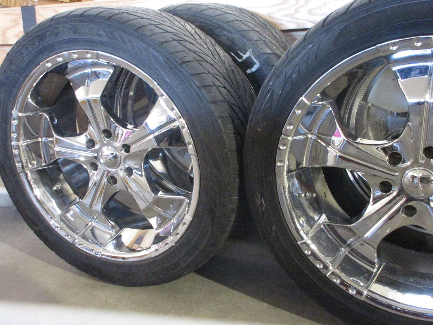 4 Toyo 305140R22 Tires- 4 Panther 6 Hole Wheels- EMR Product #2809522