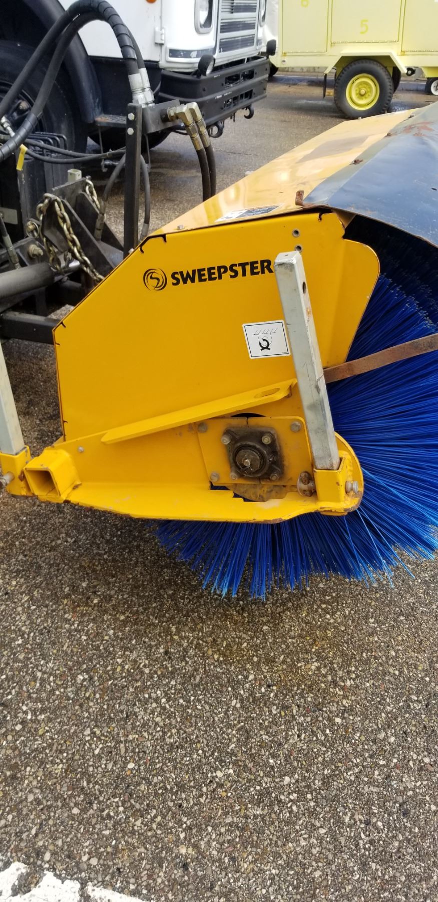 2008 MT-6 with plough and sweeper Trackless-