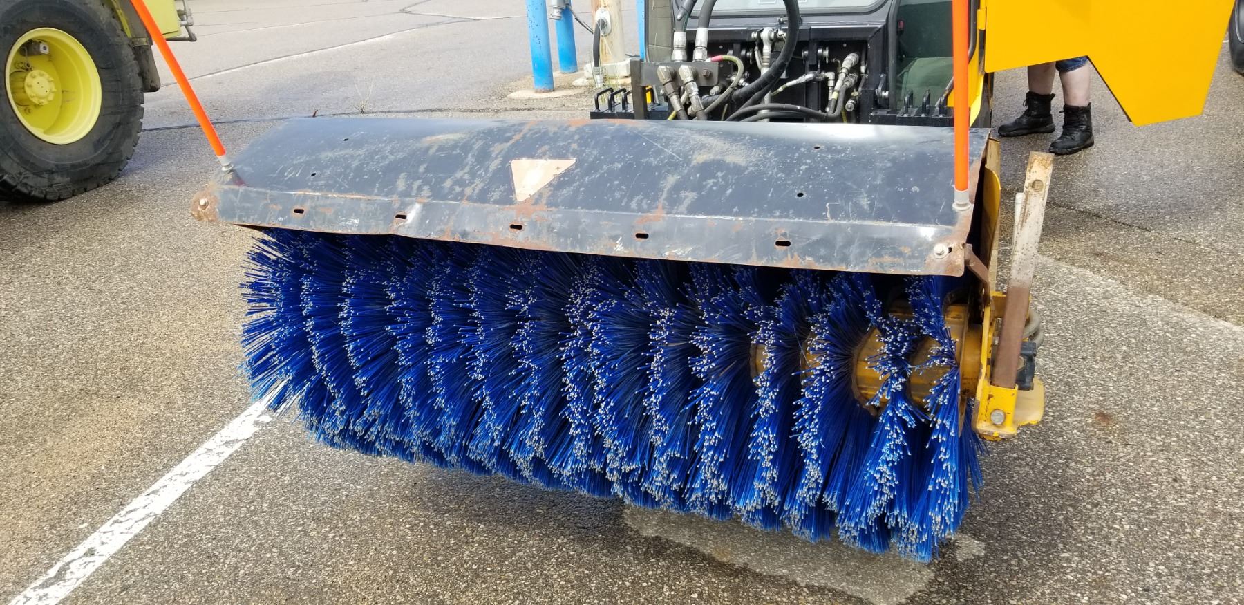 2008 MT-6 with plough and sweeper Trackless-