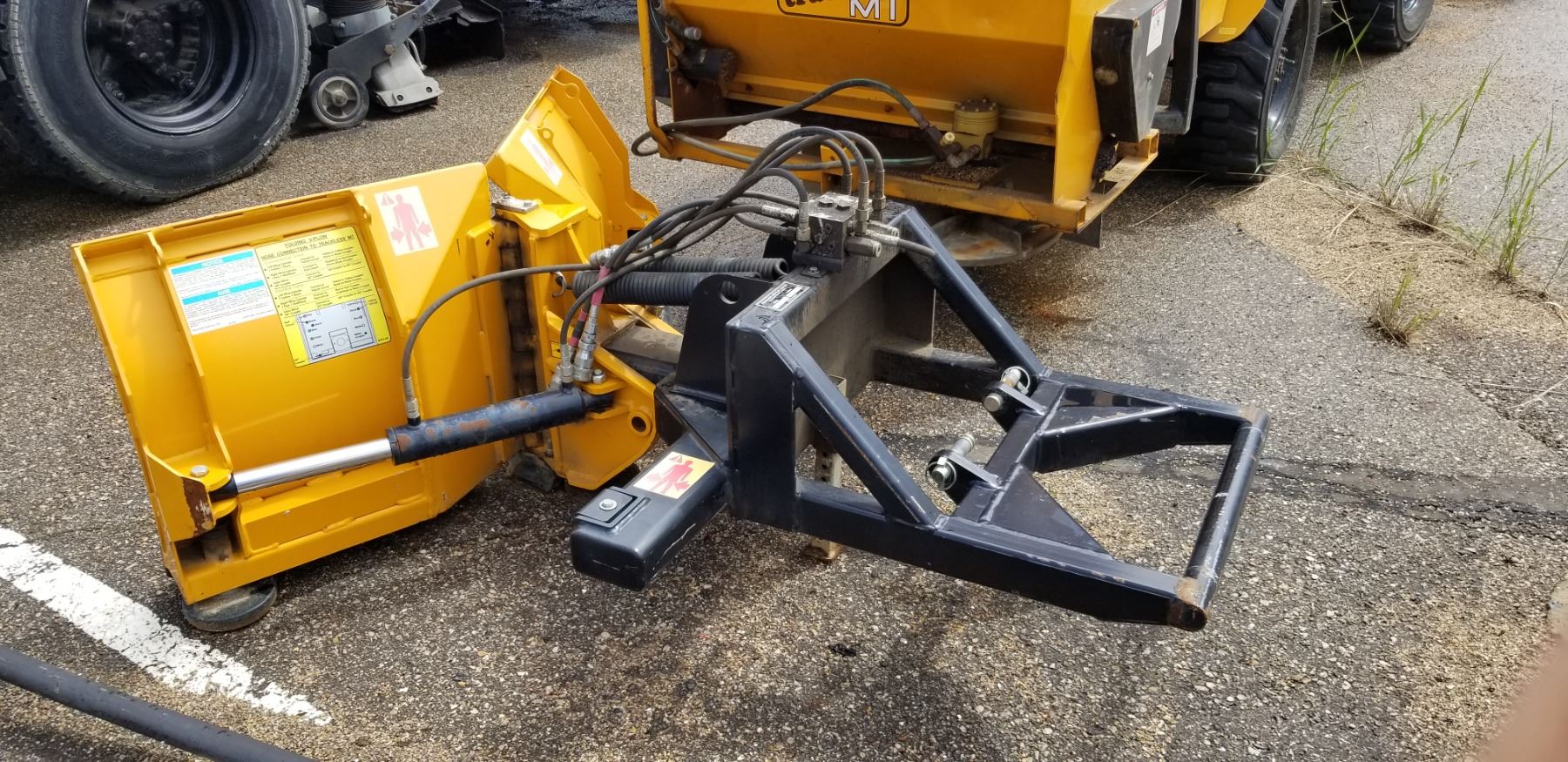 2008 MT-6 with plough and sweeper Trackless-