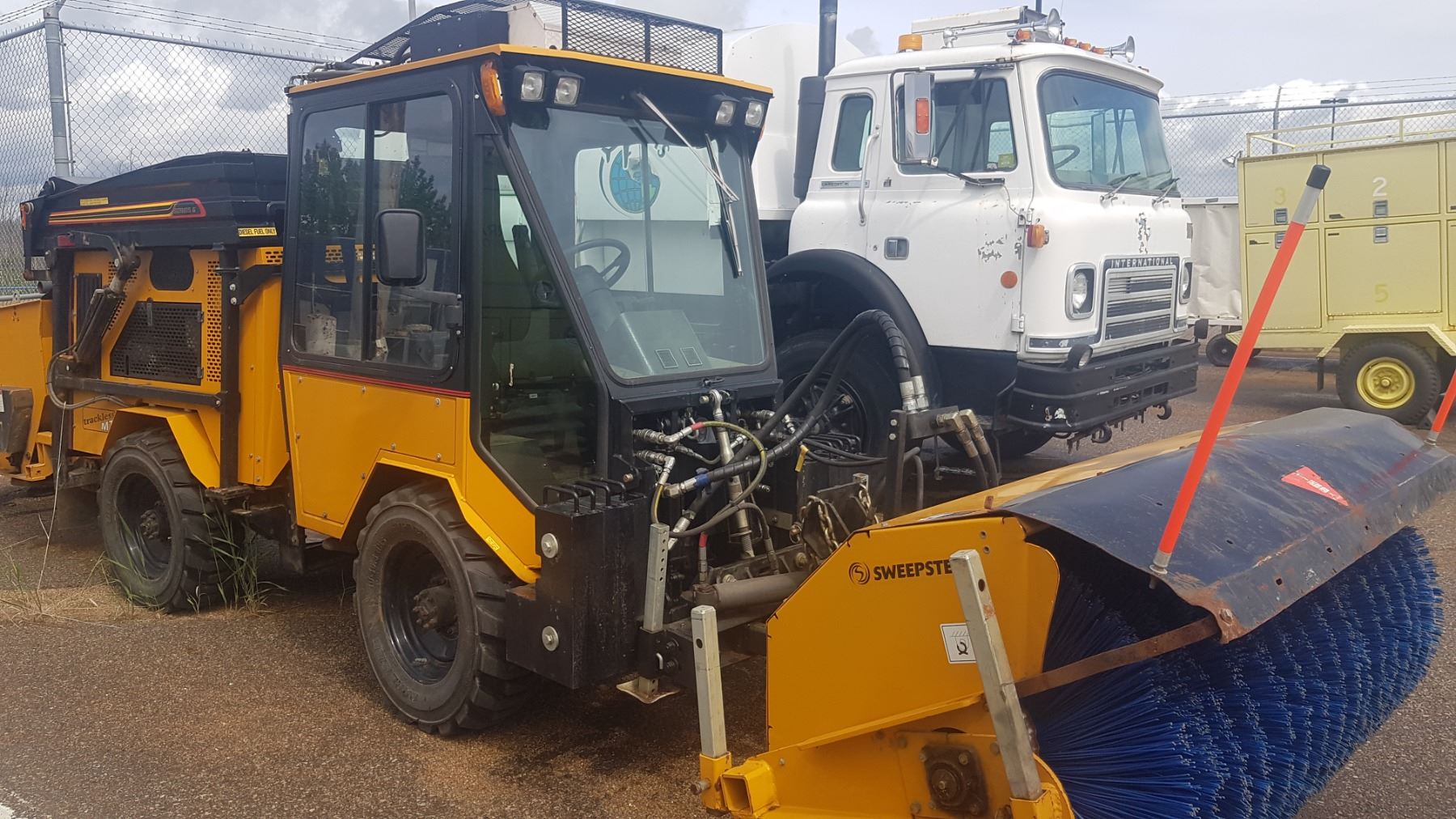 2008 MT-6 with plough and sweeper Trackless-