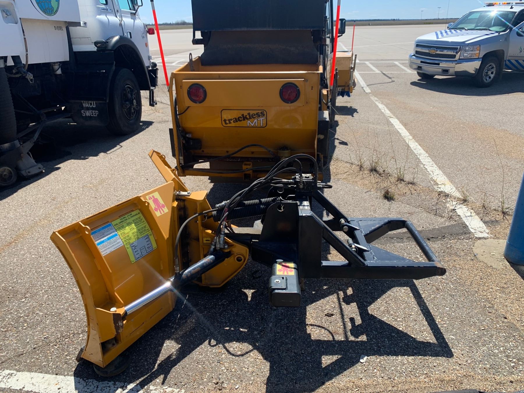 2008 MT-6 with plough and sweeper Trackless-