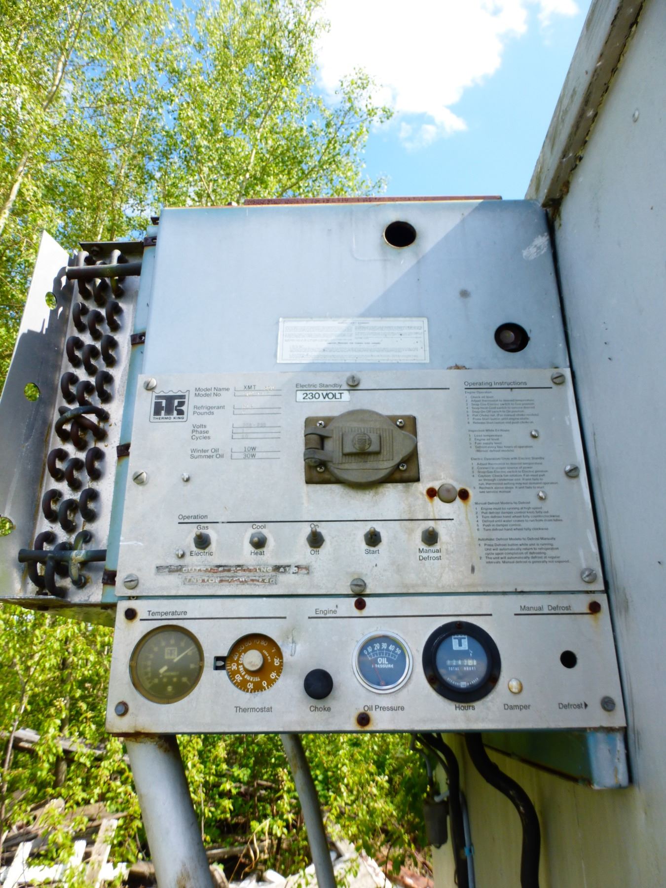 GREY INSULATED STORAGE UNIT ON SKIDS WITH REEFER & CONTENTS