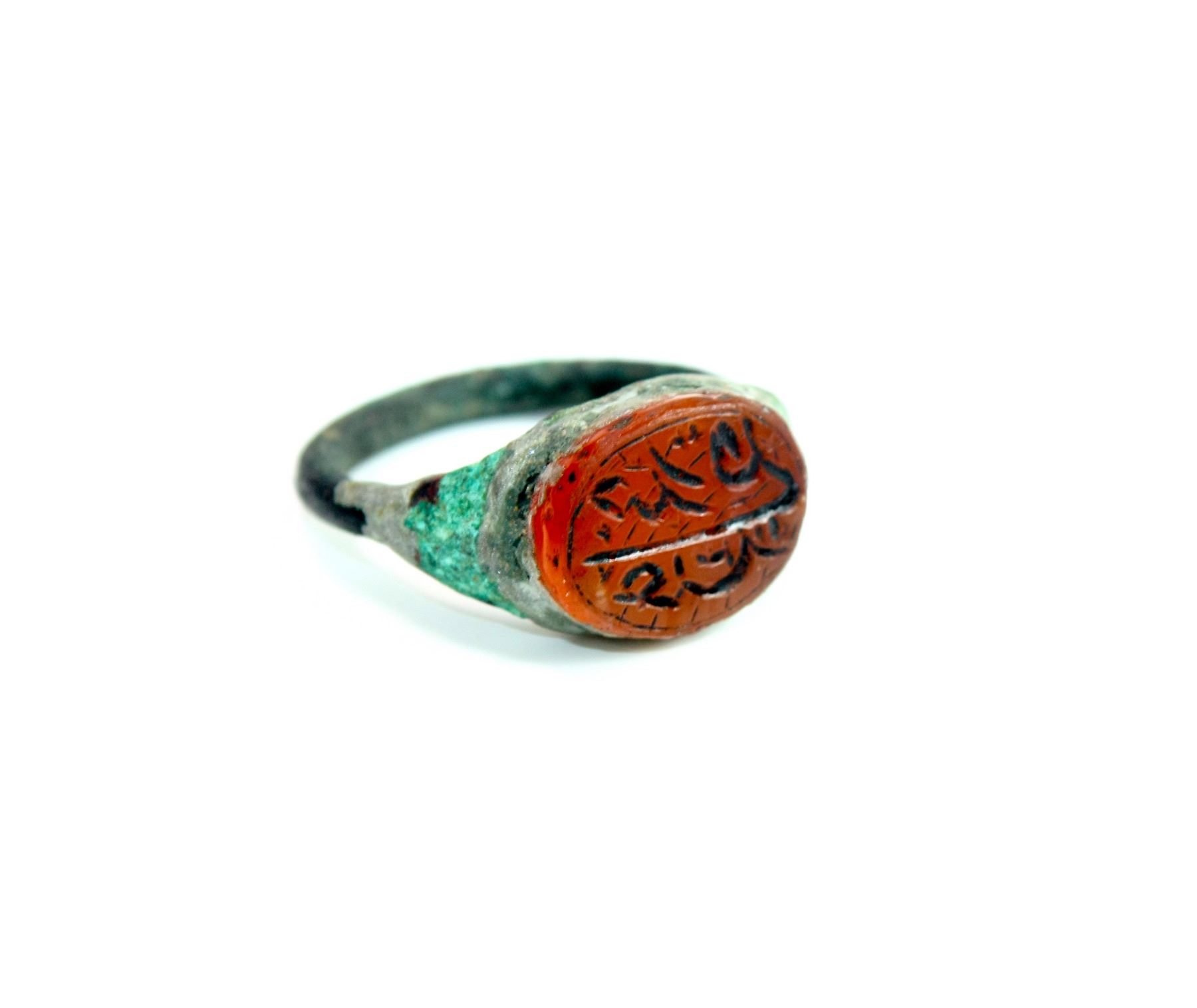 Antique Islamic Bronze ring with Agate Seal c.18th century AD.