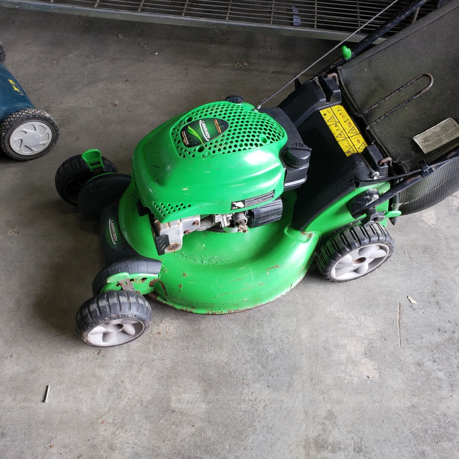 LAWN BOY GAS LAWN MOWER Big Valley Auction LAWN BOY GAS LAWN MOWER Big Valley Auction