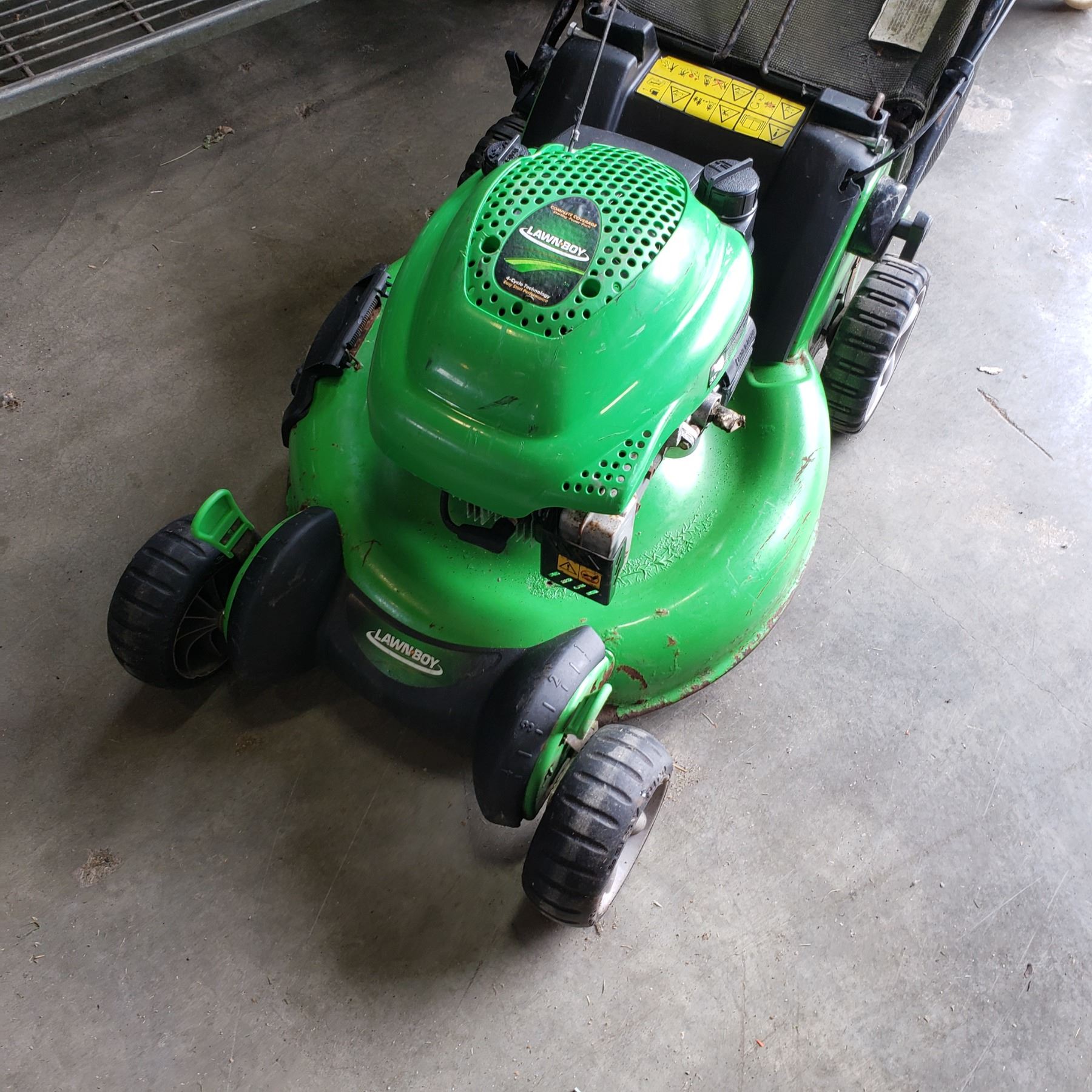 LAWN BOY GAS LAWN MOWER Big Valley Auction LAWN BOY GAS LAWN MOWER Big Valley Auction