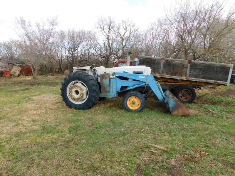 Ford 6000 (Loader is not included)