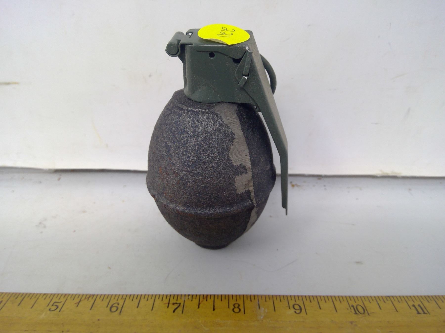 DISPLAY LEMON GRENADE - Schmalz Auctions