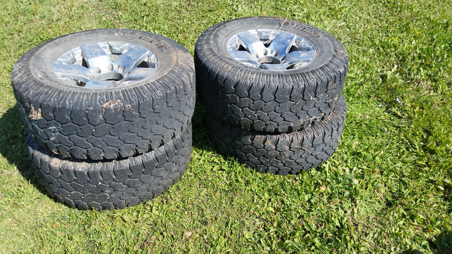 4 TIRES AND RIMS FORD 8 BOLT 35X12.50XR18
